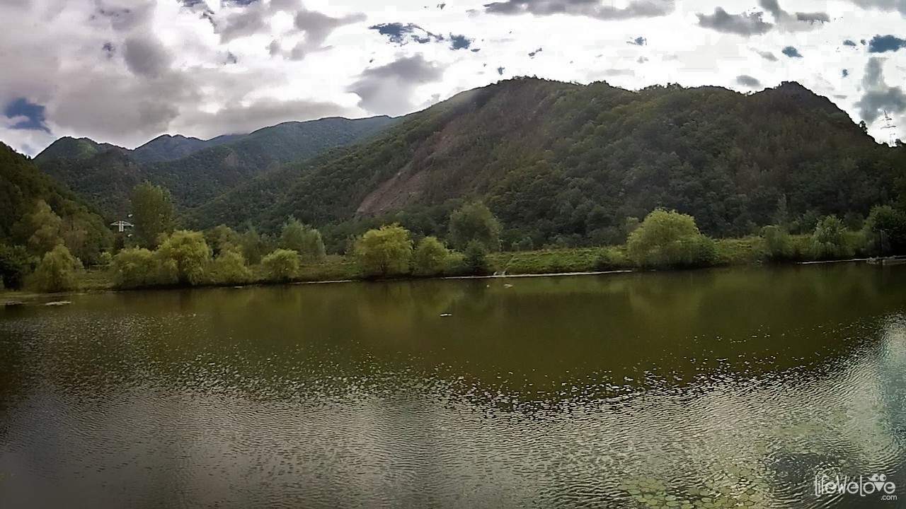The road through valleys and gorges in Romania - LifeWeLove